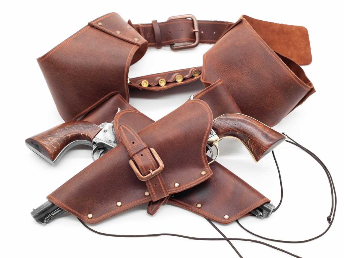 Revolvergürtel mit Doppel Westernholster | Waffen-Schaulade